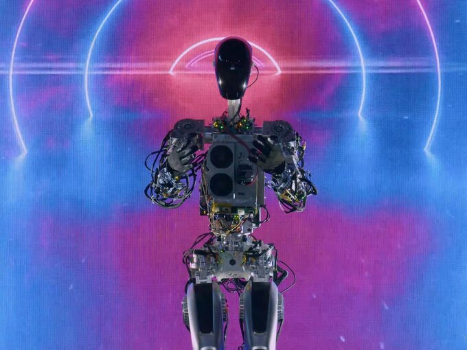 Kerfuś, czyli kto? Tak zaczynał robot, który został żywym memem ...