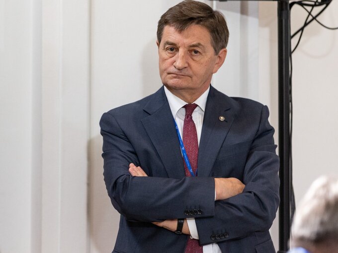 Marek Kuchciński dostaje dodatkowe pieniądze. Za walkę z komunizmem ...