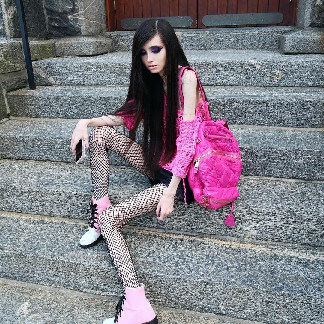 Eugenia Cooney - galeria, zdjęcie 26