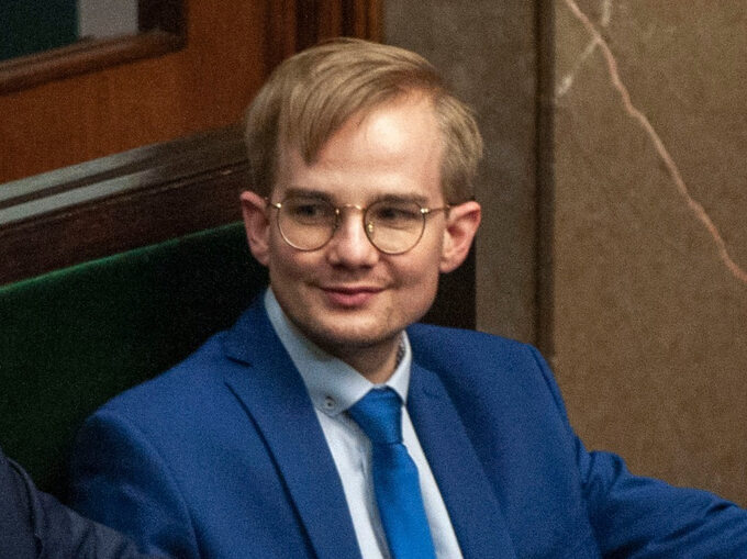 Młody wiceminister finansów Piotr Patkowski zarobił więcej niż premier ...