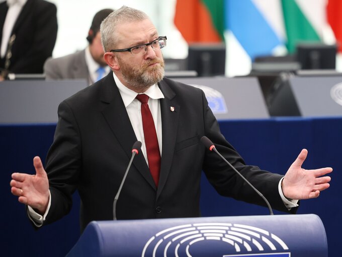 Grzegorz Braun dostanie wysoką karę w PE? Tyle zapłacił w Sejmie – Wprost