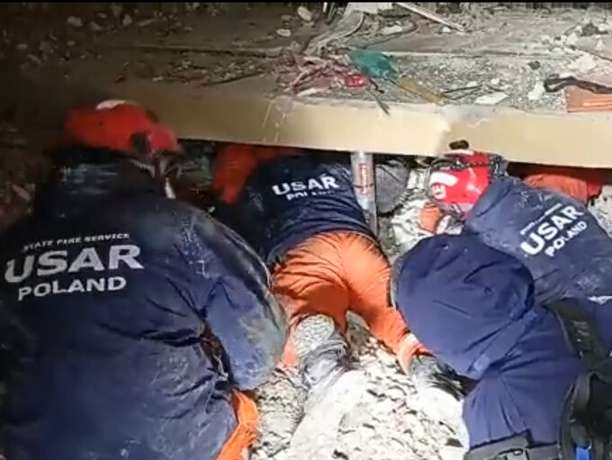 Człowiek Ramzana Kadyrowa kierują pomocą dla Turcji. Jest oskarżony o zbrodnie wojenne w ...