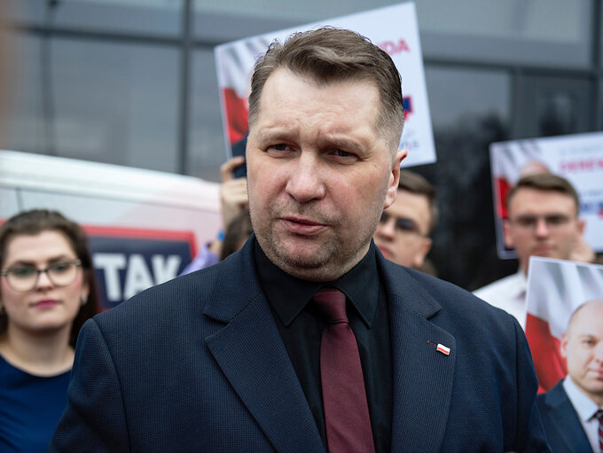 Chrzest i komunia 2025. Ile wypada włożyć do koperty? – Wprost