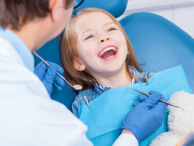 Diastema – co to jest, rodzaje, przyczyny, powikłania i leczenie ...