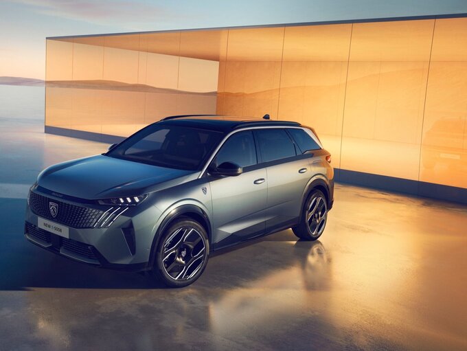 Ładowany z gniazdka Peugeot 3008 już w salonach. Znamy ceny i wersje ...