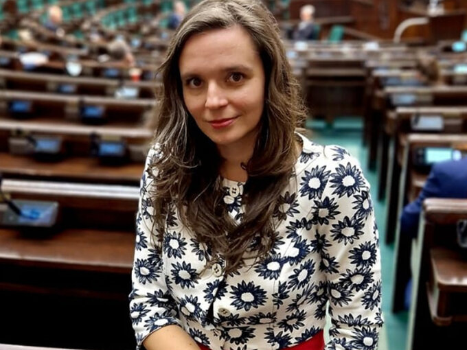 Posłanka Koalicji Obywatelskiej przeprasza w imieniu Jana Pawła II – Wprost