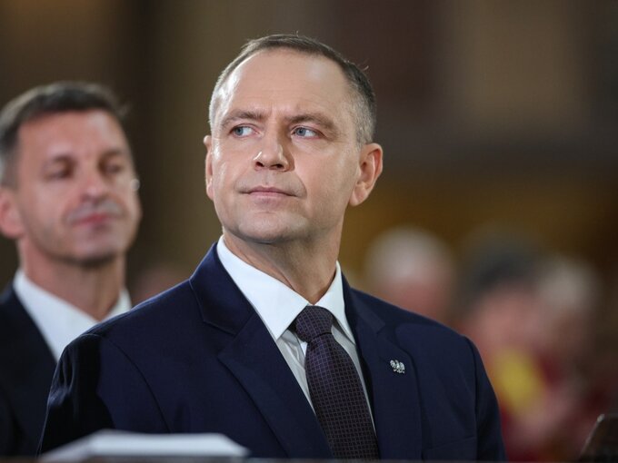 Nowy sondaż partyjny. KO przed PiS, największe straty notuje Polska ...