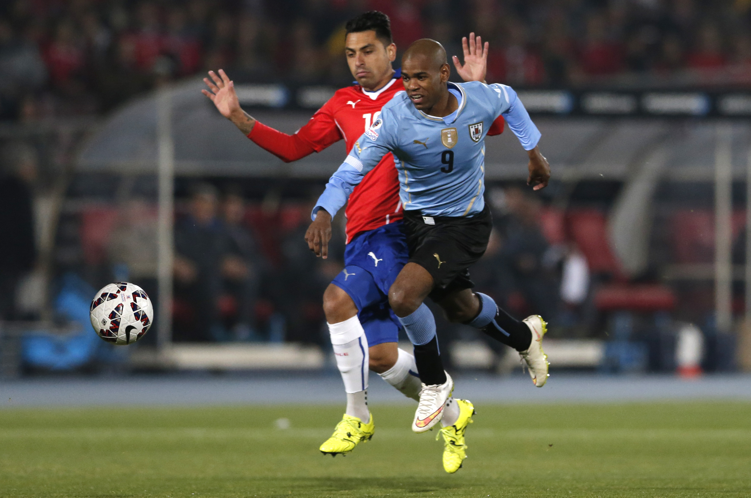 Copa America: Gonzalo Jara zawieszony za incydent z Edinsonem Cav ...