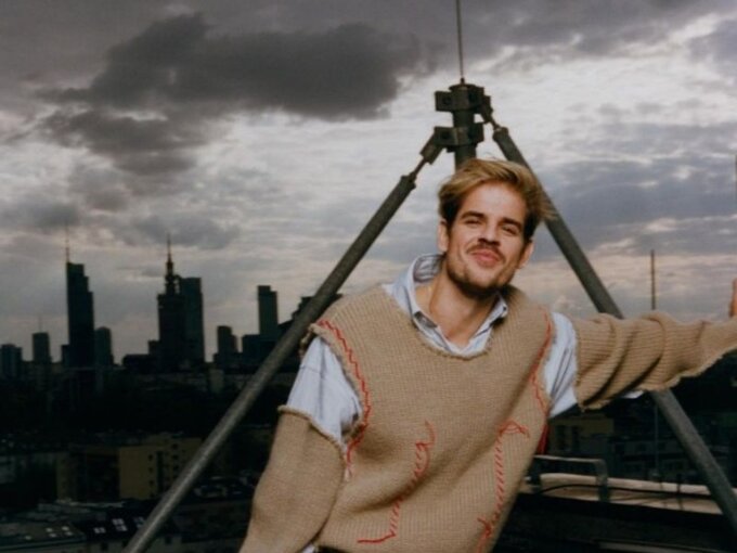 Taco Hemingway pokazał filmy z dzieciństwa. Nowy singiel z Dawidem ...