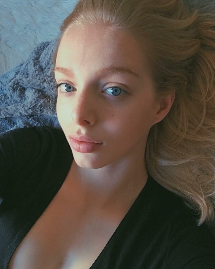 Alexandra Waterbury - galeria zdjęć