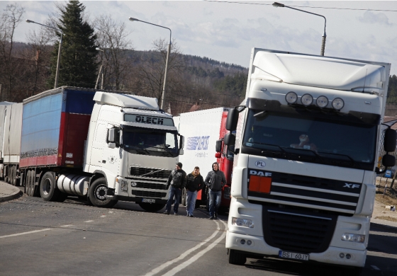 "Spękania, koleiny, dziury" - polskie drogi AD 2012 – Biznes Wprost