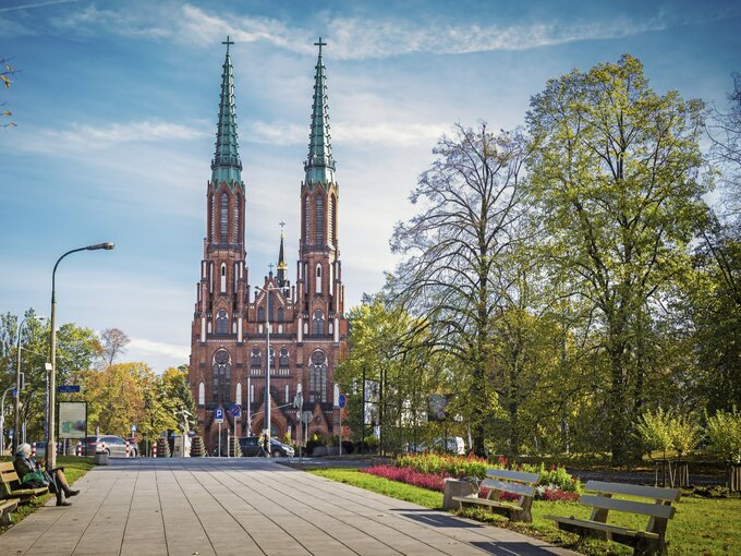 Warszawski park z tajemniczą grotą. To malownicze miejsce na spacer ...