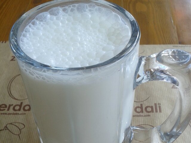 Ajran – czy warto go pić? Poznaj przepis i zobacz, jak działa na organizm – Odżywianie Wprost