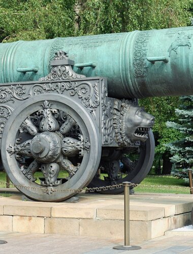 Car-bomba to nie pierwsza car-propaganda Rosji. Oto car-puszka i car ...