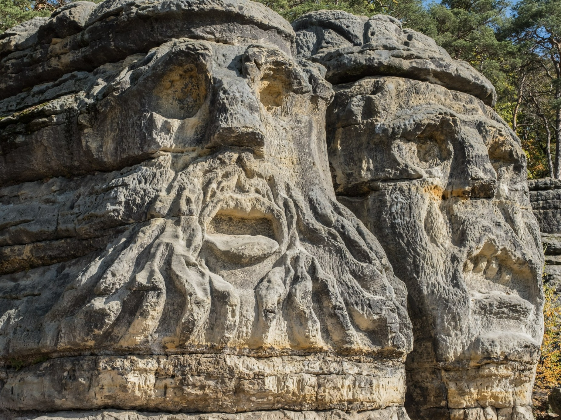 Diabelskie Głowy wydrążone w skałach. Tę atrakcję znajdziemy tylko 100 ...