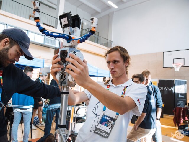 Polscy studenci konstruują kosmiczne łaziki i rakiety. „Wydaje się, że mamy smykałkę do robotyki ...
