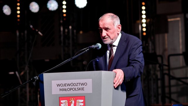 Ojciec Andrzeja Dudy podważa szkodliwość smogu. „Wyrosłem na zdrowego człowieka bez alergii, bez ...