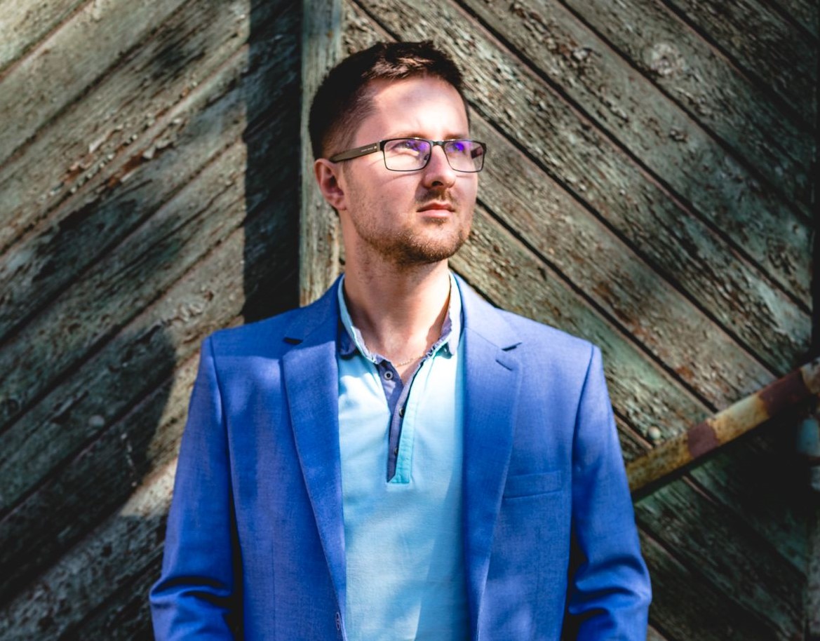 Kamil Nowak, autor Blog Ojciec, o TikToku, superbohaterach z placów zabaw i klapsach – Wprost