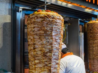 Kraftowy kebab Filipa Chajzera. Była gwiazda TVN otwiera biznes ...