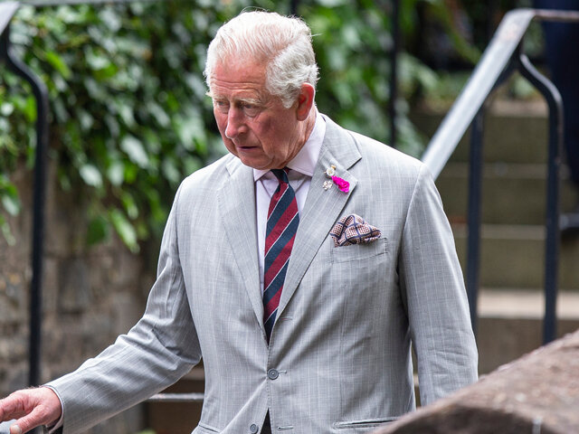 Pierwsza oficjalna fotografia króla Karola III z żoną. Towarzyszą im ...