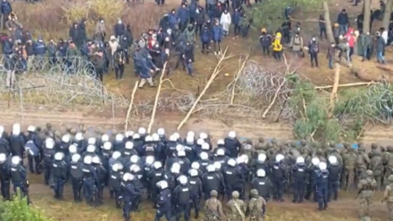 Kryzys na granicy polsko-białoruskiej. Sondaż: Polacy chcą pomocy UE – Wprost