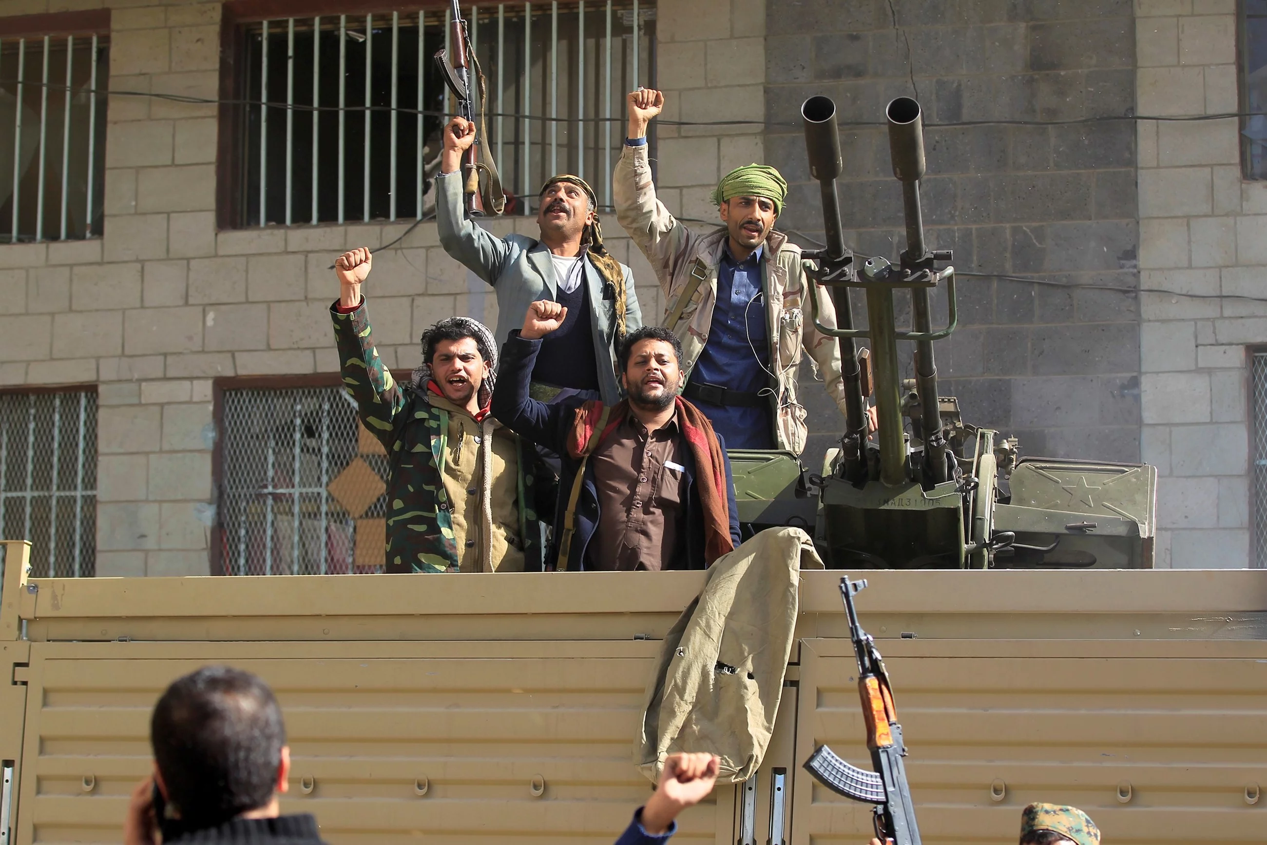 Nalot na pozycje Huti. Cameron: „Ostrzeżenia popieramy czynami” – Wprost