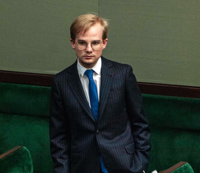 Młody wiceminister finansów Piotr Patkowski zarobił więcej niż premier ...