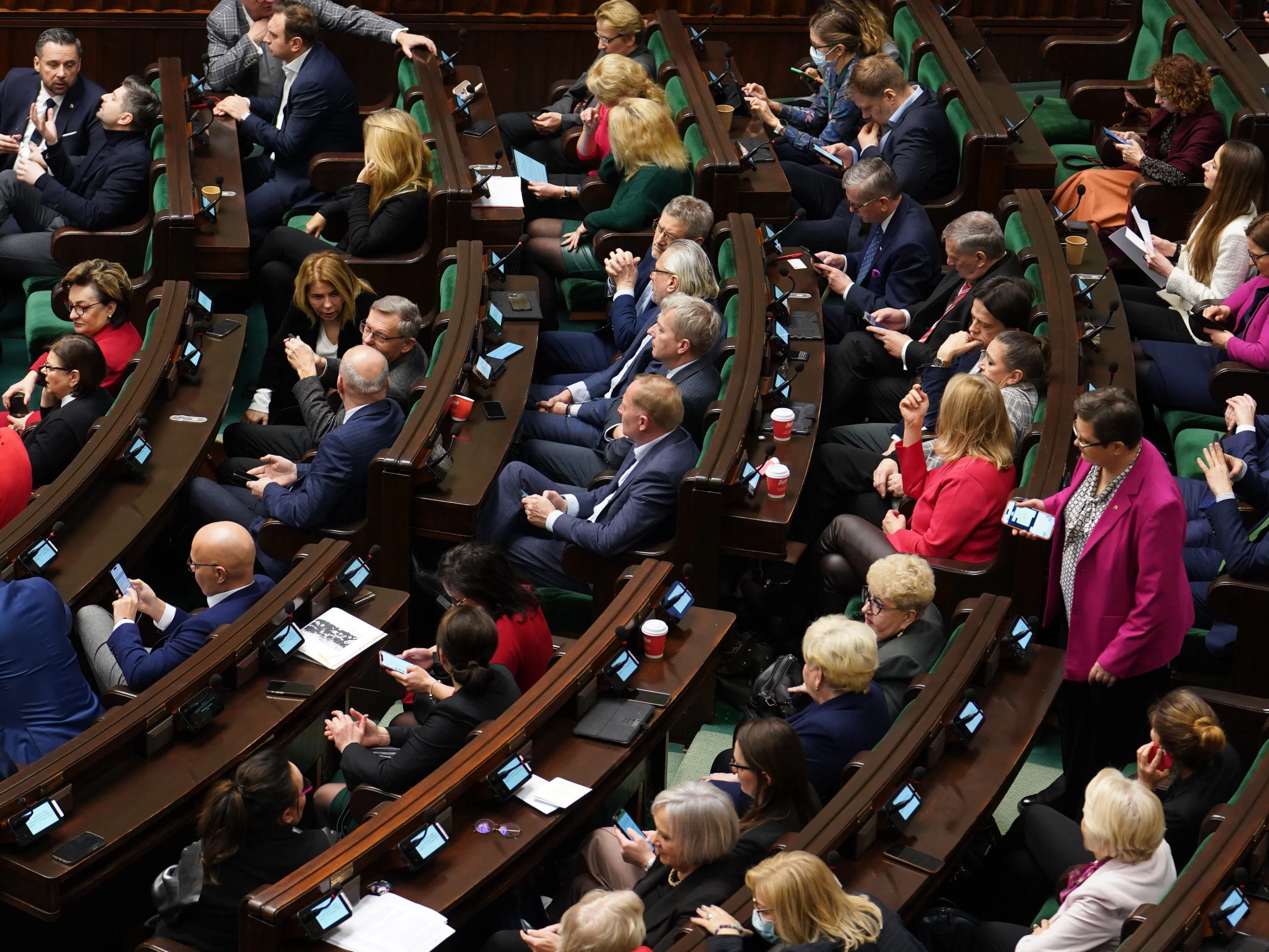 Posłowie koalicji rządzącej usłyszeli nieformalny zakaz? Chodzi o zgłaszanie ustaw – Wprost