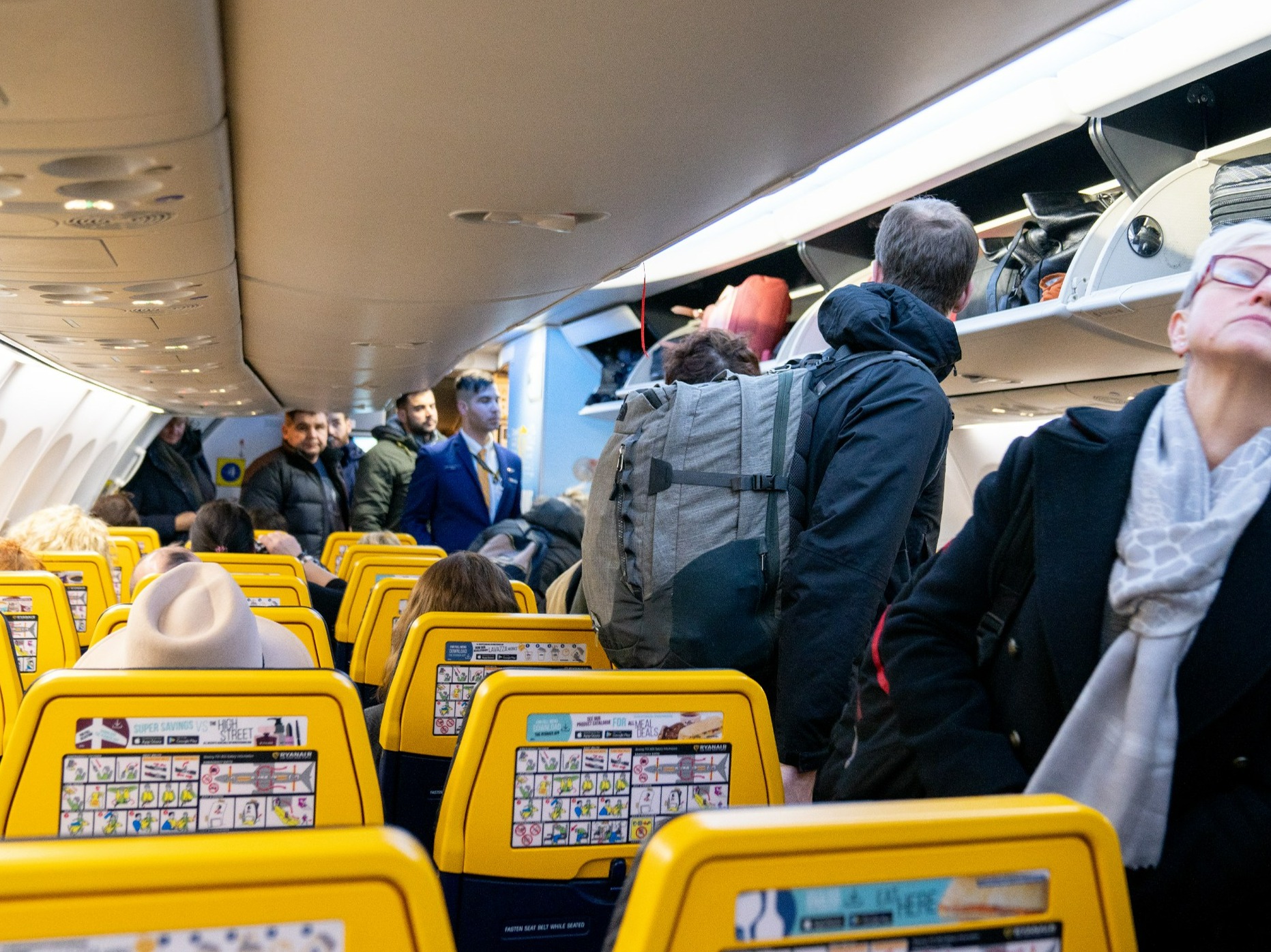 Tak unikniesz środkowego miejsca w samolocie Ryanaira. Ekspert to sprawdził – Podróże Wprost