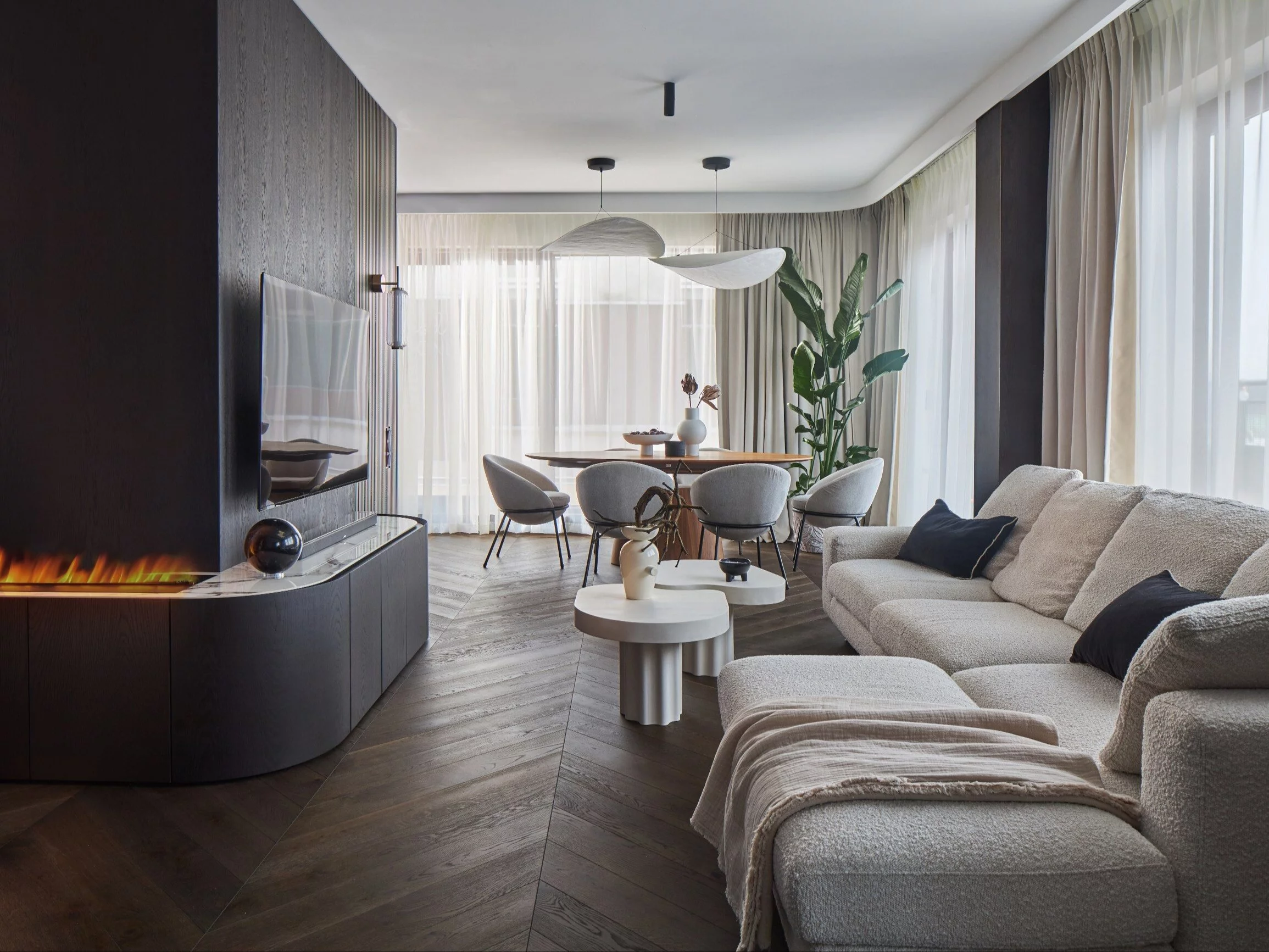 Kobiece mieszkanie w ciemnej kolorystyce – projekt świetnej pracowni ...