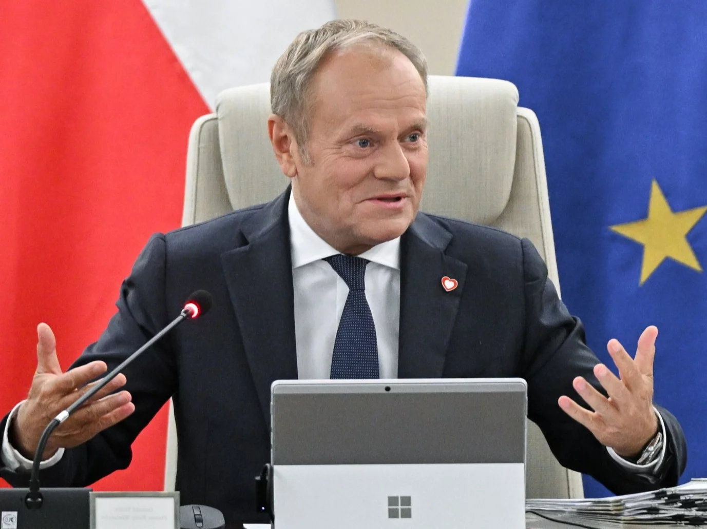Tusk powinien zrezygnować? Polacy podzieleni w nowym sondażu – Wprost Tusk powinien zrezygnować? Polacy podzieleni w nowym sondażu – Wprost